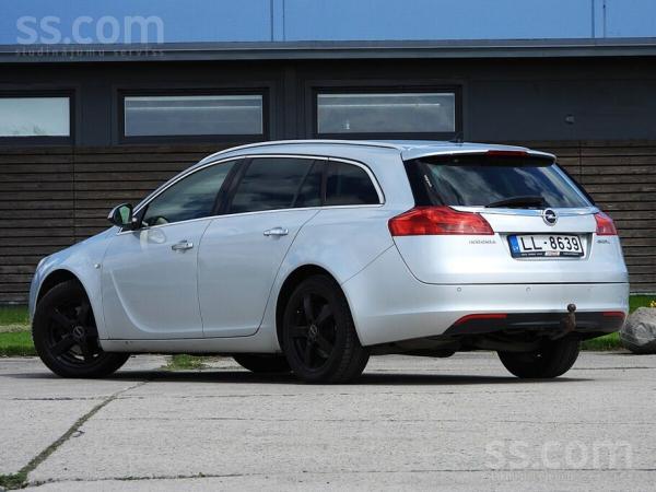 Grey Opel Insignia 2010 in Riga, with an engine capacity of 2.00 L and mileage of 357 thousand km for 5150 €, photo 5 on AUTOMOTO.COM.LV