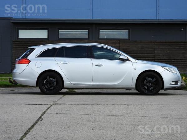 Grey Opel Insignia 2010 in Riga, with an engine capacity of 2.00 L and mileage of 357 thousand km for 5150 €, photo 8 on AUTOMOTO.COM.LV