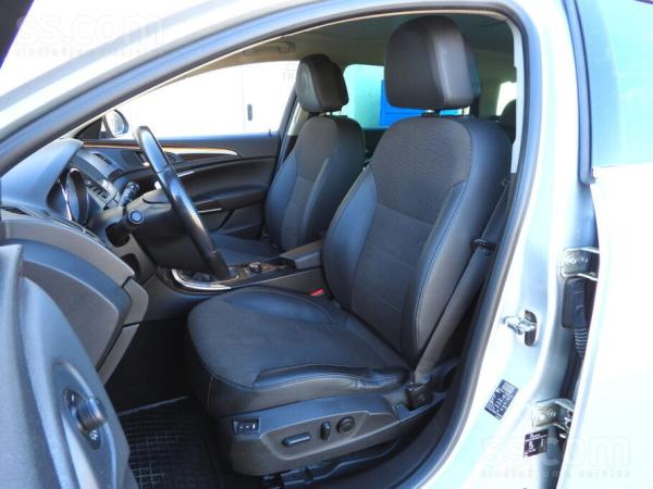 Grey Opel Insignia 2010 in Riga, with an engine capacity of 2.00 L and mileage of 357 thousand km for 5150 €, photo 9 on AUTOMOTO.COM.LV