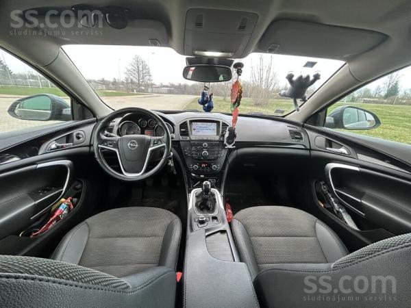 Grey Opel Insignia 2010 in Ventspils, with an engine capacity of 2.00 L and mileage of 291 thousand km for 2800 €, photo 10 on AUTOMOTO.COM.LV