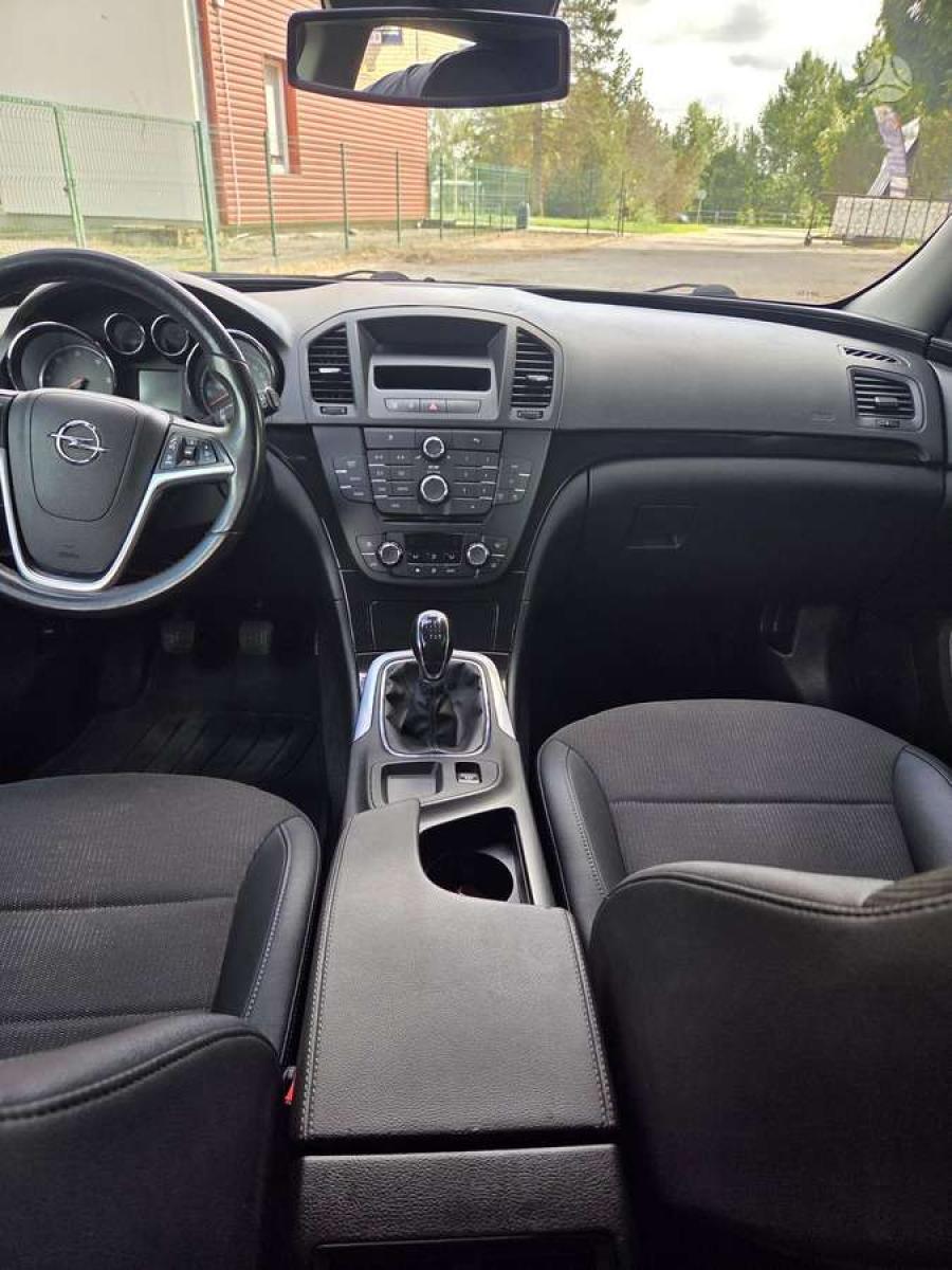 Grey Opel Insignia 2010 in Telschi, with an engine capacity of 2.00 L and mileage of 340 thousand km for 2850 €, photo 9 on AUTOMOTO.COM.LV