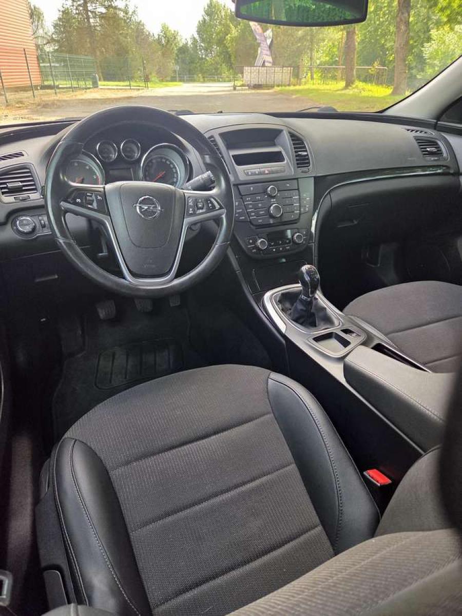 Grey Opel Insignia 2010 in Telschi, with an engine capacity of 2.00 L and mileage of 340 thousand km for 2850 €, photo 14 on AUTOMOTO.COM.LV
