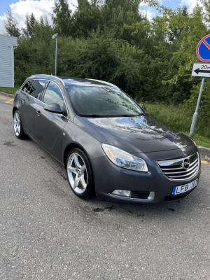 Grey Opel Insignia 2010 in Siauliai, with an engine capacity of 1.96 L and mileage of 282 thousand km for 2900 €, photo 3 on AUTOMOTO.COM.LV