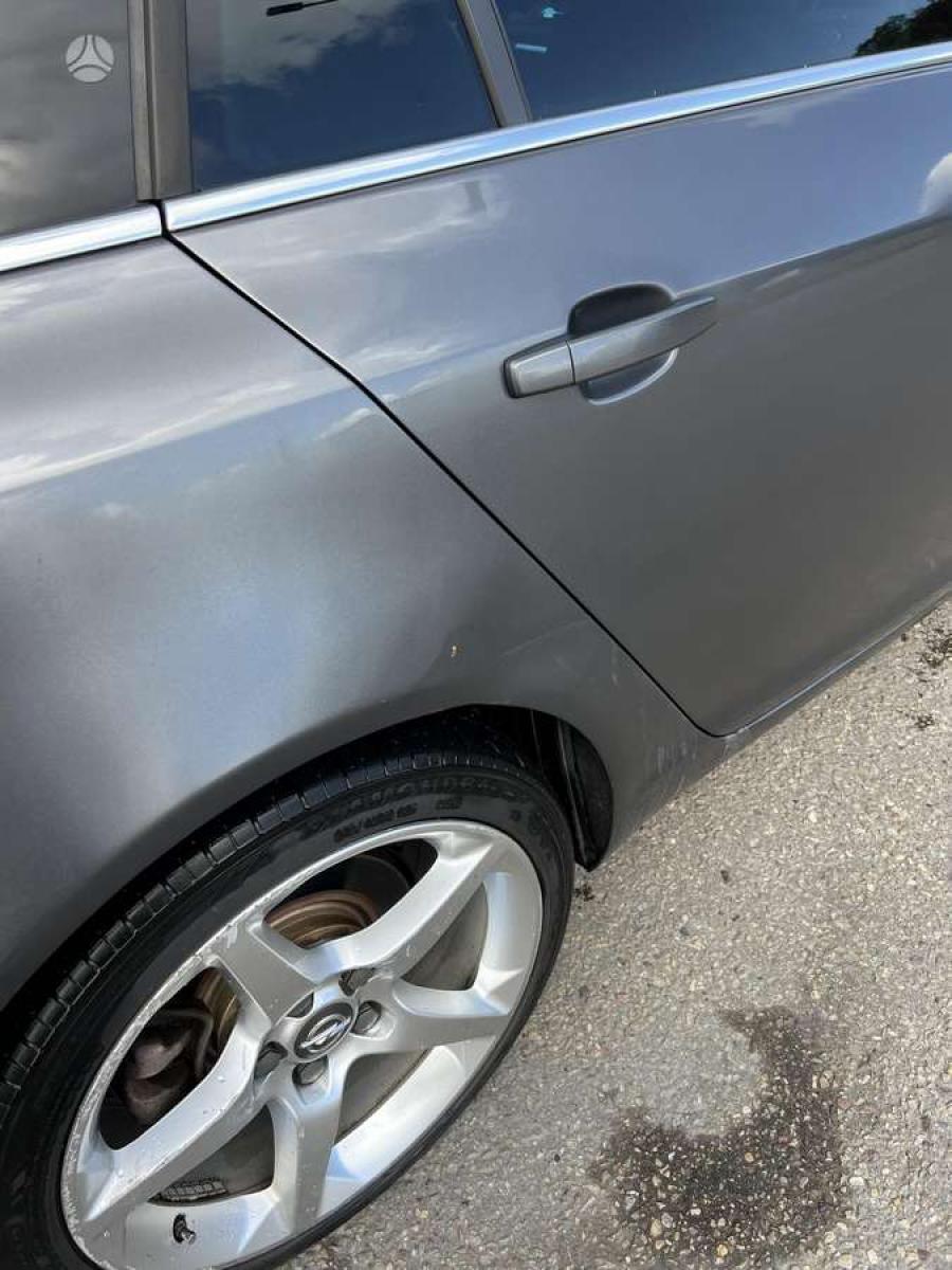 Grey Opel Insignia 2010 in Siauliai, with an engine capacity of 1.96 L and mileage of 282 thousand km for 2900 €, photo 6 on AUTOMOTO.COM.LV