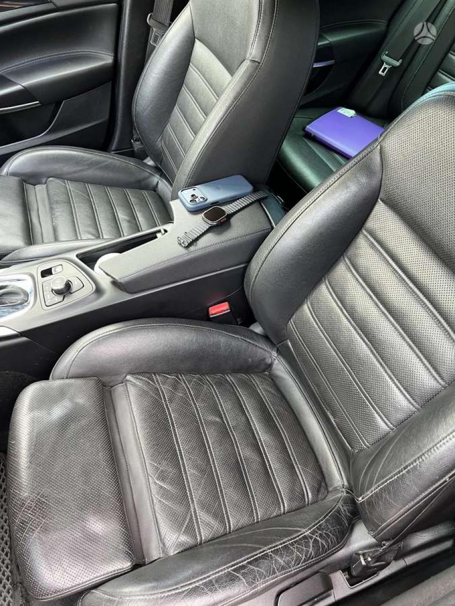 Grey Opel Insignia 2010 in Siauliai, with an engine capacity of 1.96 L and mileage of 282 thousand km for 2900 €, photo 10 on AUTOMOTO.COM.LV