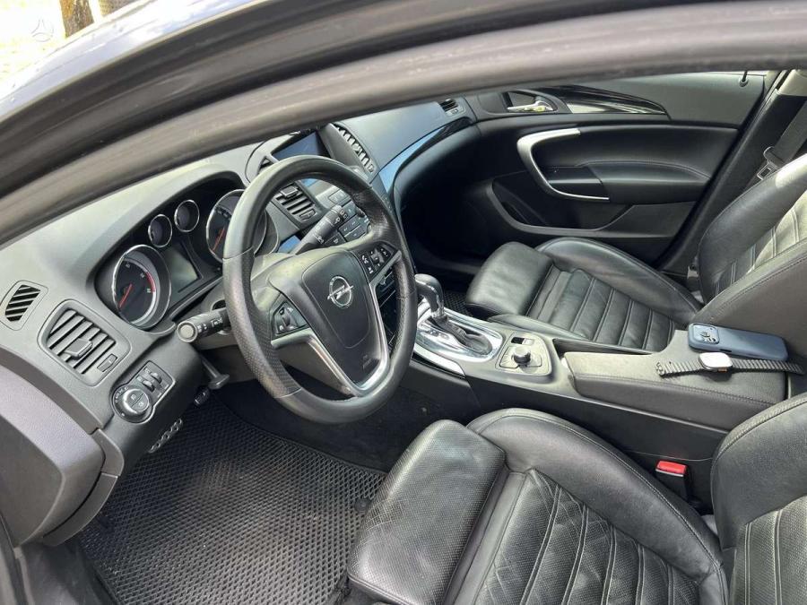 Grey Opel Insignia 2010 in Siauliai, with an engine capacity of 1.96 L and mileage of 282 thousand km for 2900 €, photo 12 on AUTOMOTO.COM.LV