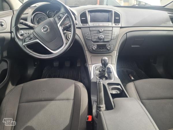 Grey Opel Insignia 2010 in Panevezys, with an engine capacity of 2.00 L and mileage of 254 thousand km for 1450 €, photo 7 on AUTOMOTO.COM.LV