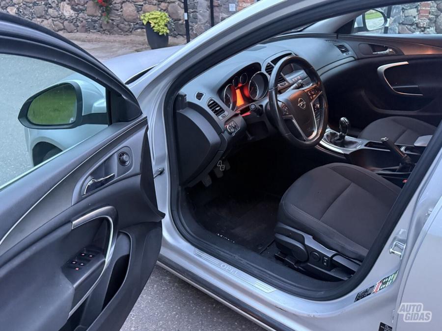 Pelēks Opel Insignia 2010 Panevēža, ar dzinēja tilpumu 2.00 L un nobraukumu 254 tūkst. km par 1950 €, foto 13 vietnē AUTOMOTO.COM.LV