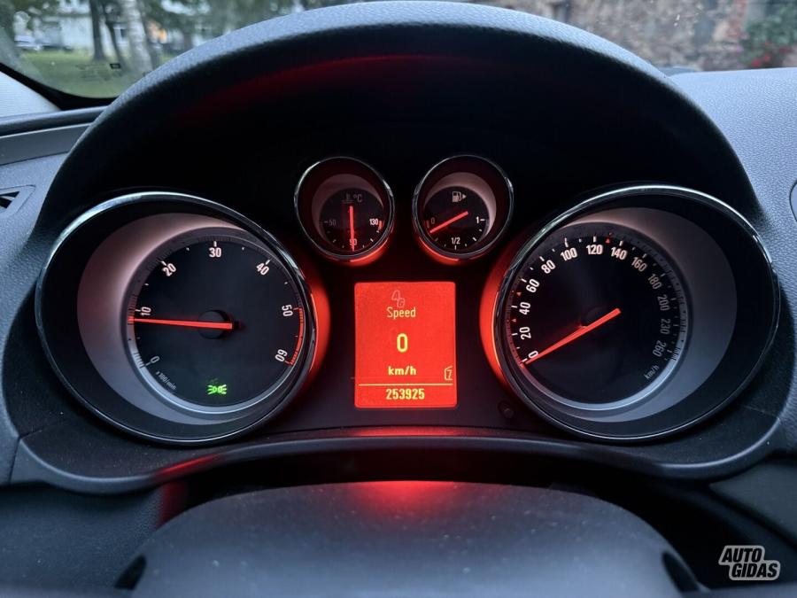 Pelēks Opel Insignia 2010 Panevēža, ar dzinēja tilpumu 2.00 L un nobraukumu 254 tūkst. km par 1950 €, foto 15 vietnē AUTOMOTO.COM.LV
