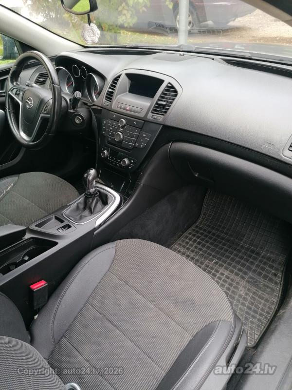 Grey Opel Insignia 2010 in Polva, with an engine capacity of 2.00 L and mileage of 335 thousand km for 995 €, photo 6 on AUTOMOTO.COM.LV