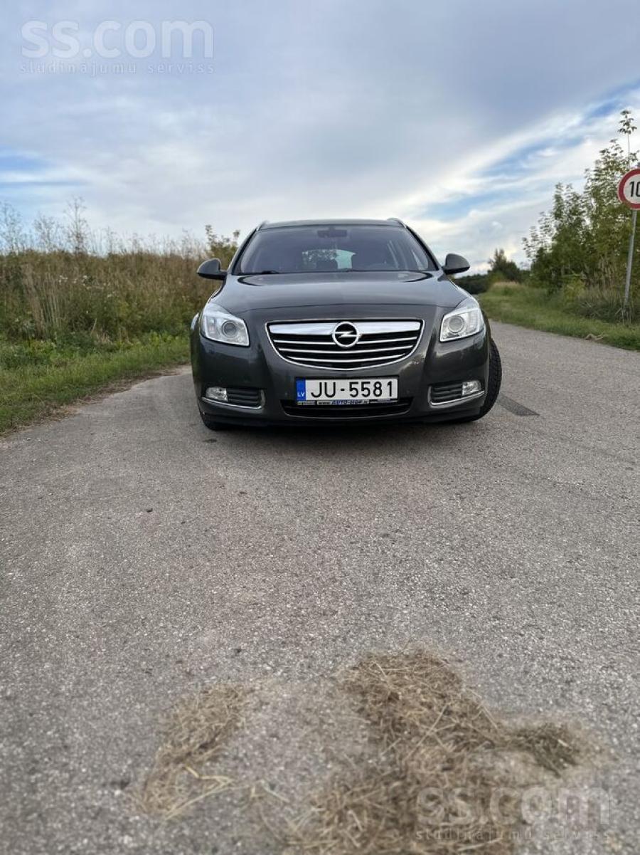 Grey Opel Insignia 2010 in Daugavpils, with an engine capacity of 2.00 L and mileage of 268 thousand km for 2450 €, photo 1 on AUTOMOTO.COM.LV