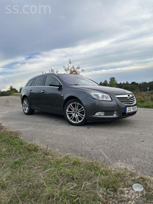 Grey Opel Insignia 2010 in Daugavpils, with an engine capacity of 2.00 L and mileage of 268 thousand km for 2450 €, photo 3 on AUTOMOTO.COM.LV
