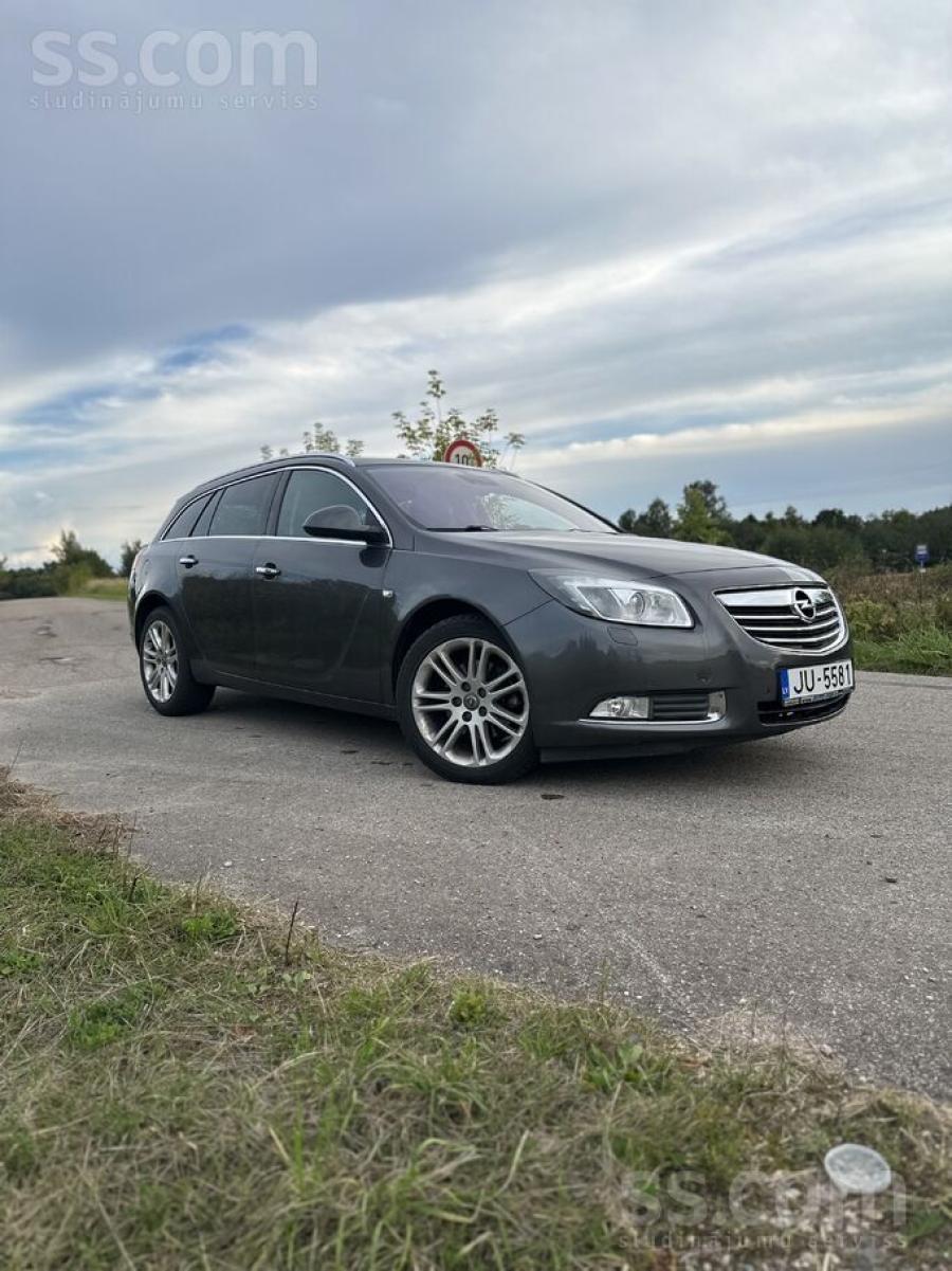 Grey Opel Insignia 2010 in Daugavpils, with an engine capacity of 2.00 L and mileage of 268 thousand km for 2450 €, photo 3 on AUTOMOTO.COM.LV