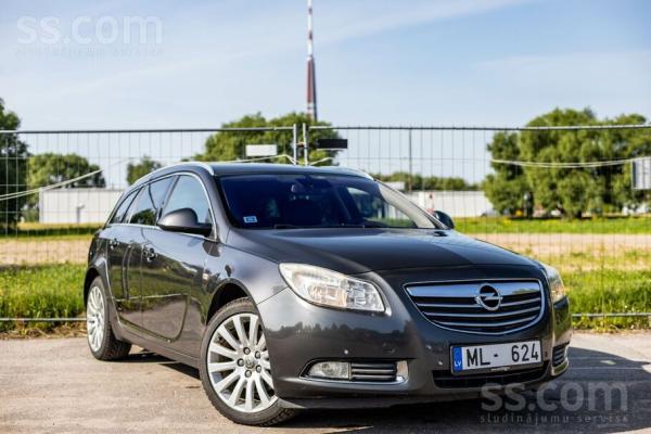Grey Opel Insignia 2011 in Riga, with an engine capacity of 2.00 L and mileage of 326 thousand km for 4690 €, photo 2 on AUTOMOTO.COM.LV