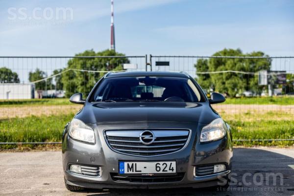 Grey Opel Insignia 2011 in Riga, with an engine capacity of 2.00 L and mileage of 326 thousand km for 4690 €, photo 3 on AUTOMOTO.COM.LV