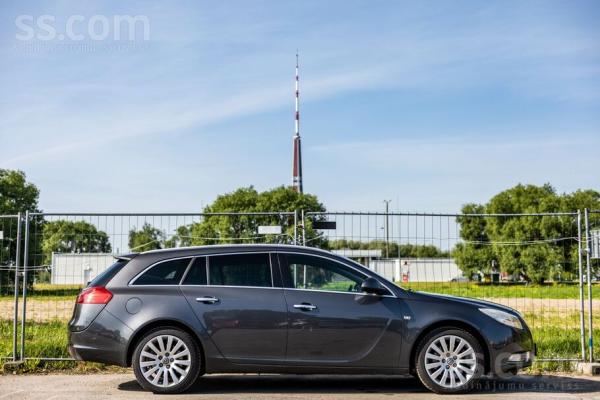 Grey Opel Insignia 2011 in Riga, with an engine capacity of 2.00 L and mileage of 326 thousand km for 4690 €, photo 5 on AUTOMOTO.COM.LV