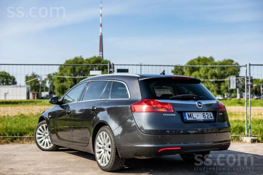 Grey Opel Insignia 2011 in Riga, with an engine capacity of 2.00 L and mileage of 326 thousand km for 4690 €, photo 6 on AUTOMOTO.COM.LV