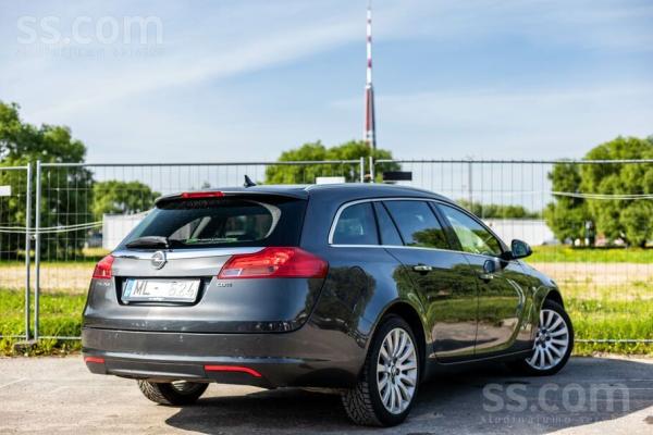 Grey Opel Insignia 2011 in Riga, with an engine capacity of 2.00 L and mileage of 326 thousand km for 4690 €, photo 7 on AUTOMOTO.COM.LV