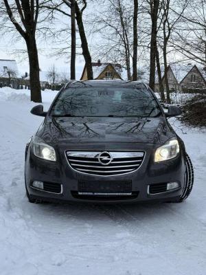 Grey Opel Insignia 2011 in Raseiniai, with an engine capacity of 1.96 L and mileage of 215 thousand km for 3450 €, photo  on AUTOMOTO.COM.LV