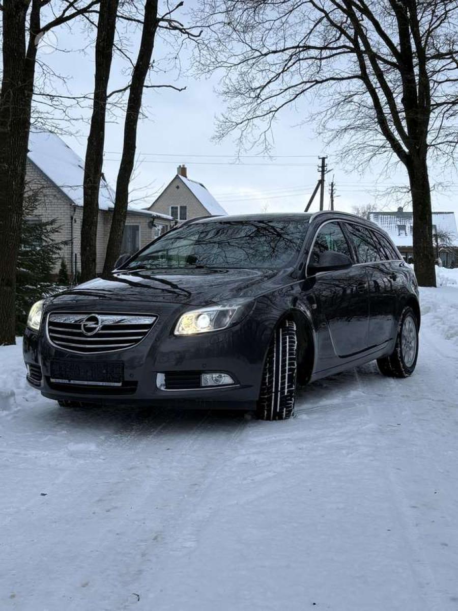 Grey Opel Insignia 2011 in Raseiniai, with an engine capacity of 1.96 L and mileage of 215 thousand km for 3450 €, photo 2 on AUTOMOTO.COM.LV