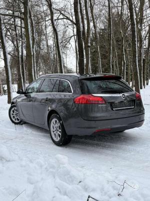 Grey Opel Insignia 2011 in Raseiniai, with an engine capacity of 1.96 L and mileage of 215 thousand km for 3450 €, photo 4 on AUTOMOTO.COM.LV