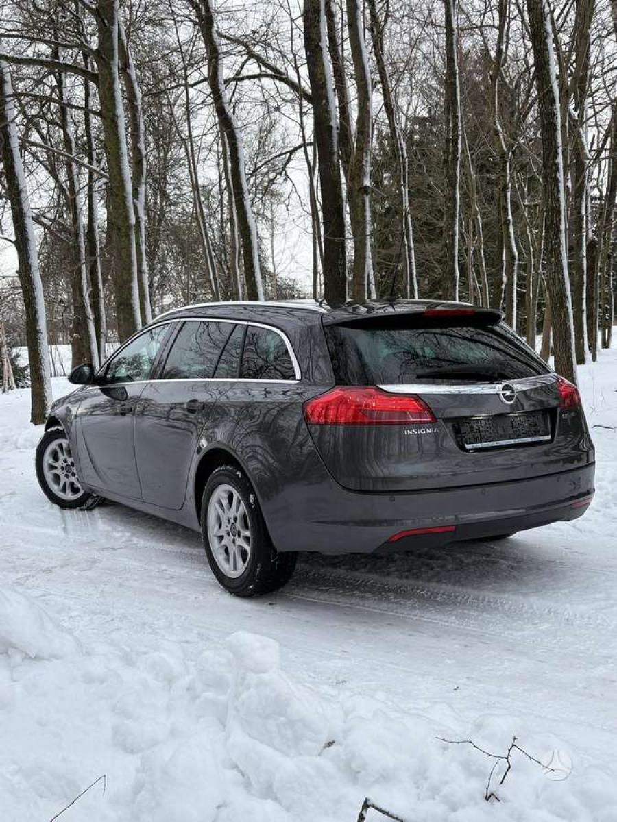Grey Opel Insignia 2011 in Raseiniai, with an engine capacity of 1.96 L and mileage of 215 thousand km for 3450 €, photo 4 on AUTOMOTO.COM.LV
