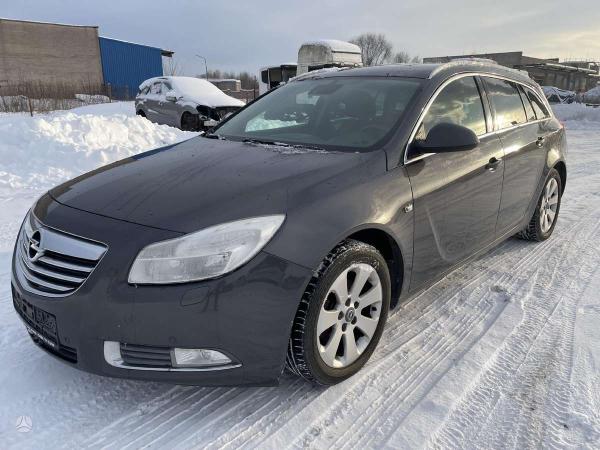 Grey Opel Insignia 2011 in Silute, with an engine capacity of 1.96 L and mileage of 263 thousand km for 3500 €, photo 1 on AUTOMOTO.COM.LV