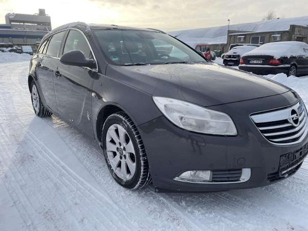 Grey Opel Insignia 2011 in Silute, with an engine capacity of 1.96 L and mileage of 263 thousand km for 3500 €, photo 2 on AUTOMOTO.COM.LV