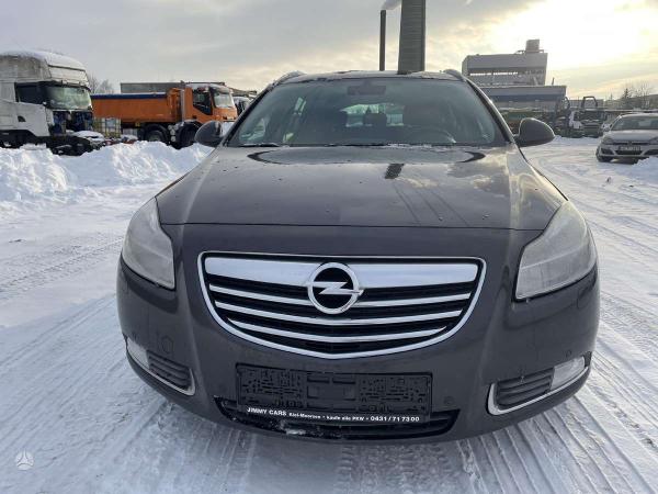 Grey Opel Insignia 2011 in Silute, with an engine capacity of 1.96 L and mileage of 263 thousand km for 3500 €, photo 3 on AUTOMOTO.COM.LV