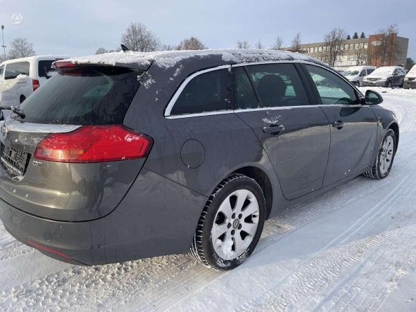 Grey Opel Insignia 2011 in Silute, with an engine capacity of 1.96 L and mileage of 263 thousand km for 3500 €, photo 4 on AUTOMOTO.COM.LV