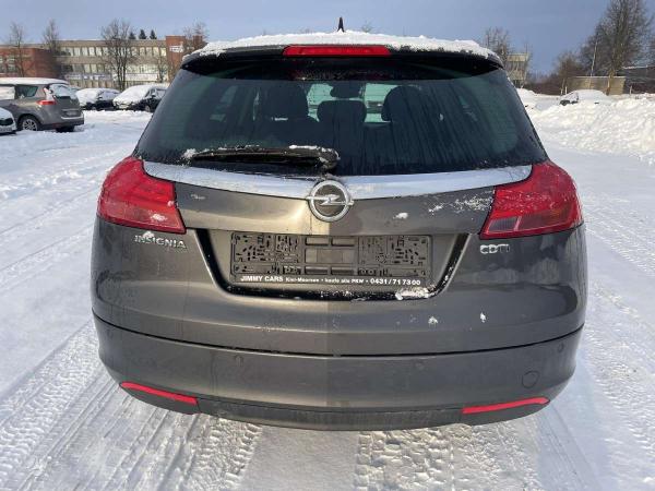 Grey Opel Insignia 2011 in Silute, with an engine capacity of 1.96 L and mileage of 263 thousand km for 3500 €, photo 5 on AUTOMOTO.COM.LV