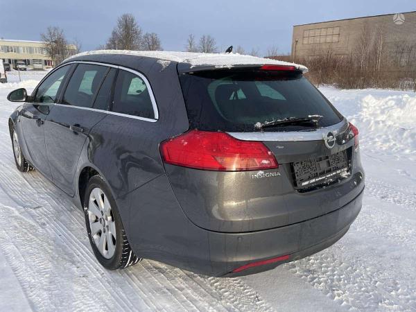 Grey Opel Insignia 2011 in Silute, with an engine capacity of 1.96 L and mileage of 263 thousand km for 3500 €, photo 8 on AUTOMOTO.COM.LV