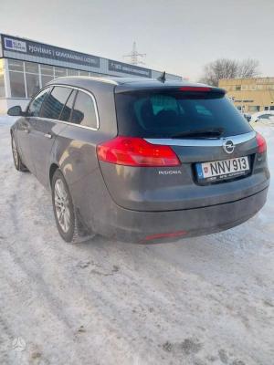 Grey Opel Insignia 2011 in Vilnius, with an engine capacity of 1.96 L and mileage of 293 thousand km for 3600 €, photo 4 on AUTOMOTO.COM.LV