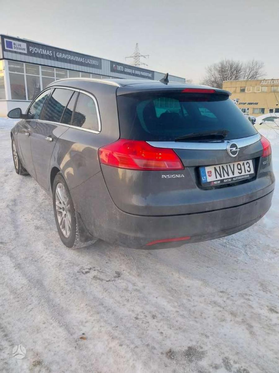 Grey Opel Insignia 2011 in Vilnius, with an engine capacity of 1.96 L and mileage of 293 thousand km for 3600 €, photo 4 on AUTOMOTO.COM.LV