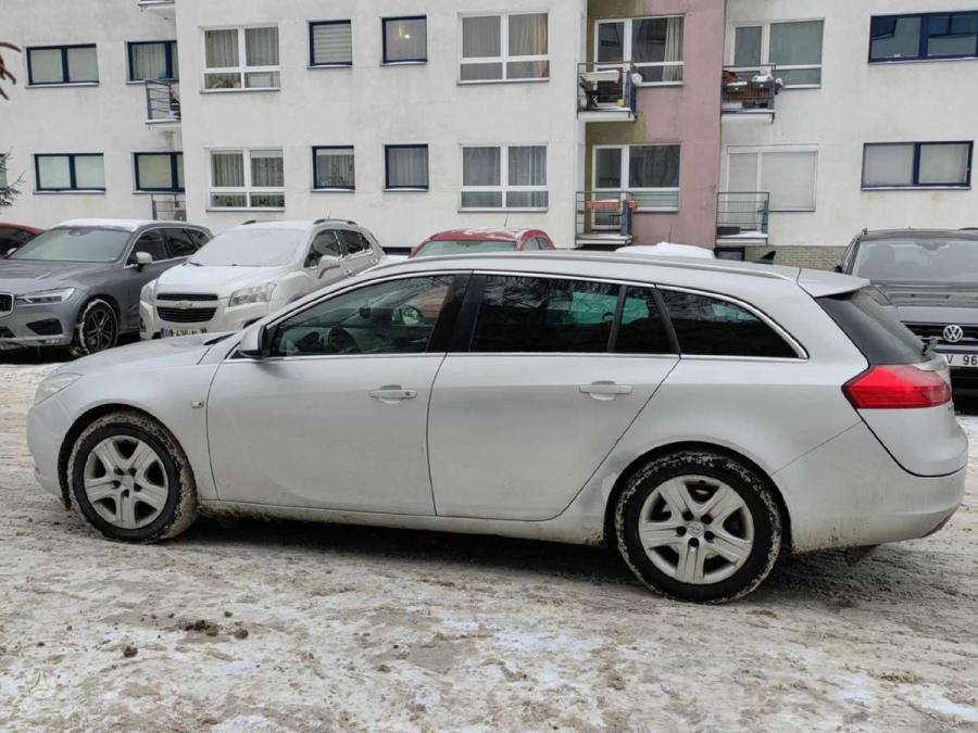 Grey Opel Insignia 2011 in Vilnius, with an engine capacity of 2.00 L and mileage of 343 thousand km for 1999 €, photo 6 on AUTOMOTO.COM.LV