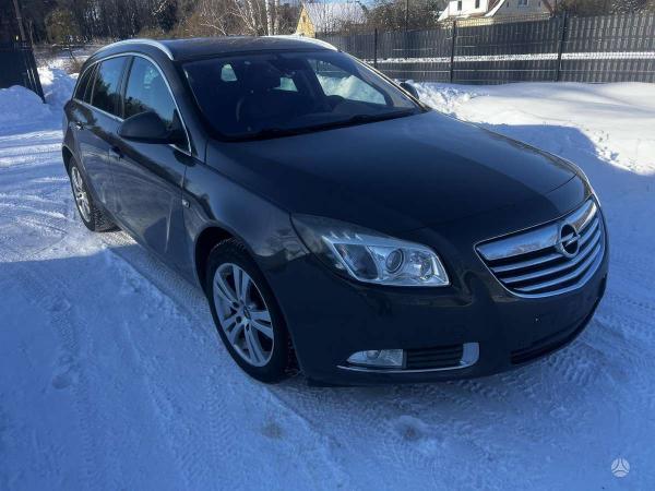 Grey Opel Insignia 2011 in Siauliai, with an engine capacity of 1.96 L and mileage of 280 thousand km for 3200 €, photo 1 on AUTOMOTO.COM.LV