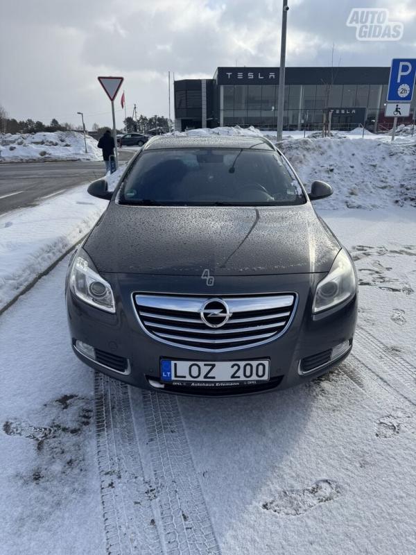 Grey Opel Insignia 2011 in Vilnius, with an engine capacity of 2.00 L and mileage of 245 thousand km for 2650 €, photo 2 on AUTOMOTO.COM.LV
