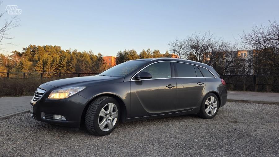 Grey Opel Insignia 2011 in Vilnius, with an engine capacity of 2.00 L and mileage of 280 thousand km for 3400 €, photo 1 on AUTOMOTO.COM.LV
