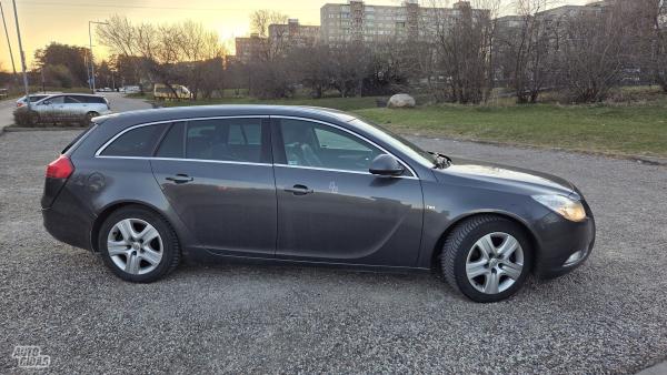 Grey Opel Insignia 2011 in Vilnius, with an engine capacity of 2.00 L and mileage of 280 thousand km for 3400 €, photo 3 on AUTOMOTO.COM.LV
