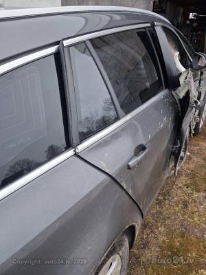 Grey Opel Insignia 2011 in Jogeva, with an engine capacity of 2.00 L and mileage of 0 thousand km for 1600 €, photo 5 on AUTOMOTO.COM.LV