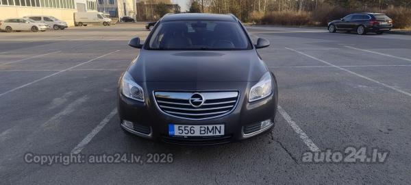 Grey Opel Insignia 2011 in Tallinn, with an engine capacity of 2.00 L and mileage of 299 thousand km for 3900 €, photo 1 on AUTOMOTO.COM.LV