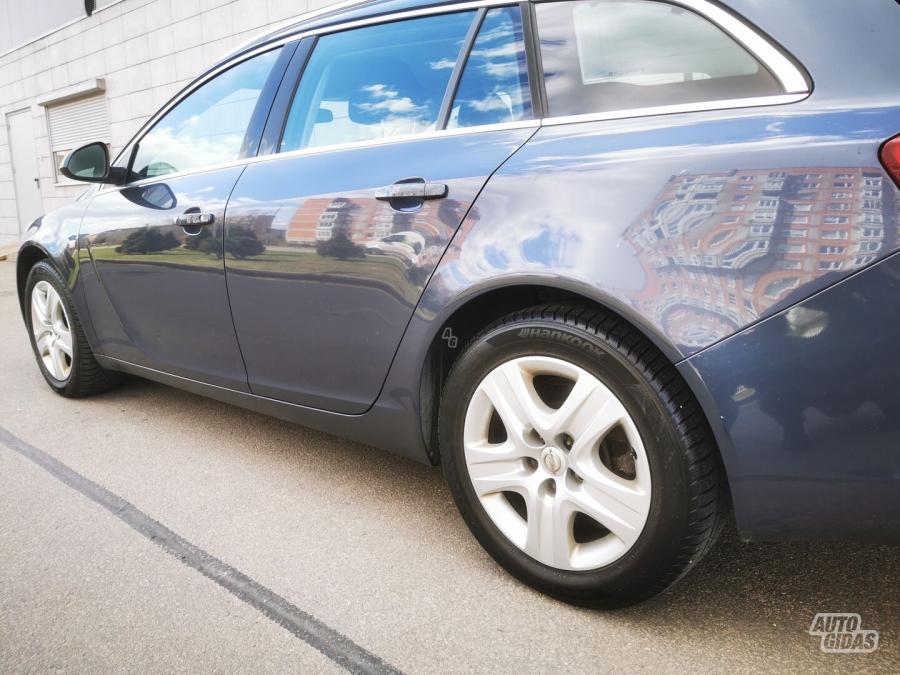 Grey Opel Insignia 2011 in Klaipeda, with an engine capacity of 2.00 L and mileage of 196 thousand km for 3590 €, photo 8 on AUTOMOTO.COM.LV