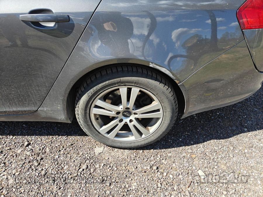 Pelēks Opel Insignia 2011 Tallina, ar dzinēja tilpumu 2.00 L un nobraukumu 345 tūkst. km par 1500 €, foto 12 vietnē AUTOMOTO.COM.LV