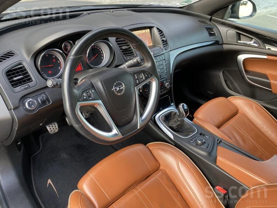 Grey Opel Insignia 2011 in Riga, with an engine capacity of 2.00 L and mileage of 224 thousand km for 4450 €, photo 9 on AUTOMOTO.COM.LV