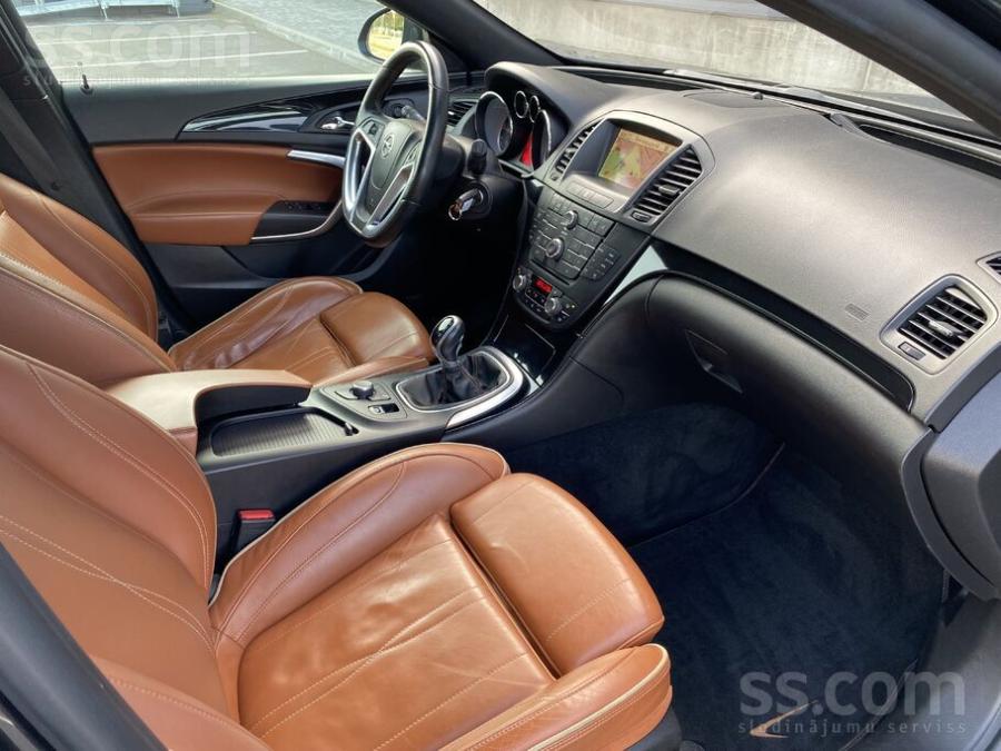 Grey Opel Insignia 2011 in Riga, with an engine capacity of 2.00 L and mileage of 224 thousand km for 4450 €, photo 10 on AUTOMOTO.COM.LV