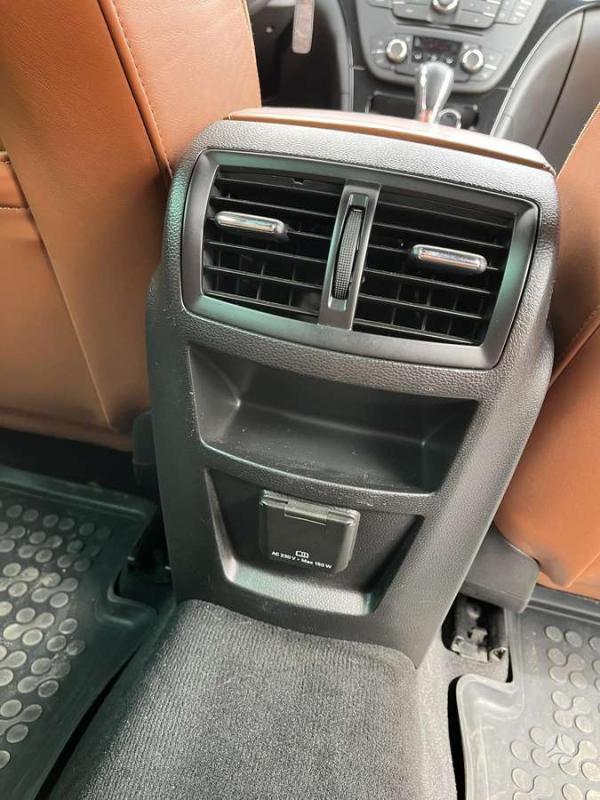 Pelēks Opel Insignia 2011 Klaipėda, ar dzinēja tilpumu 1.96 L un nobraukumu 342 tūkst. km par 4999 €, foto 7 vietnē AUTOMOTO.COM.LV