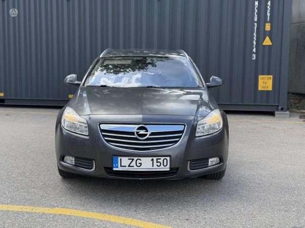 Grey Opel Insignia 2011 in Vilnius, with an engine capacity of 1.96 L and mileage of 247 thousand km for 2450 €, photo 2 on AUTOMOTO.COM.LV