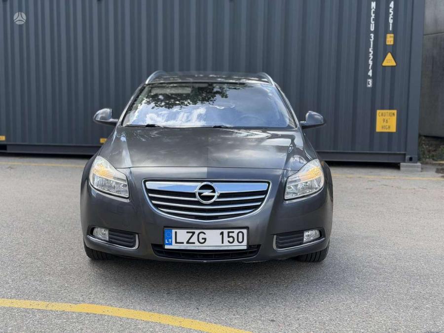 Grey Opel Insignia 2011 in Vilnius, with an engine capacity of 1.96 L and mileage of 247 thousand km for 2450 €, photo 3 on AUTOMOTO.COM.LV
