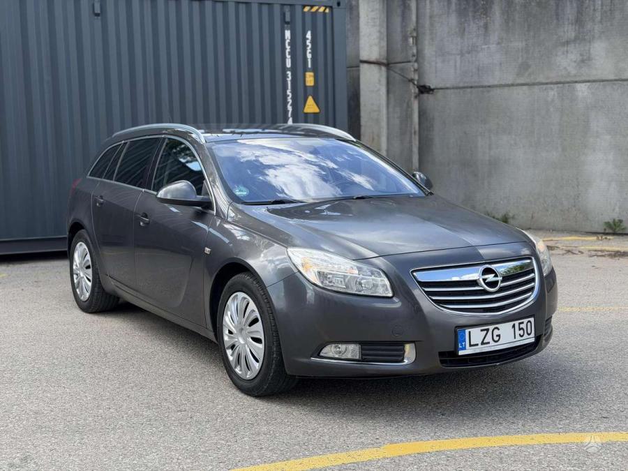 Grey Opel Insignia 2011 in Vilnius, with an engine capacity of 1.96 L and mileage of 247 thousand km for 2450 €, photo 4 on AUTOMOTO.COM.LV