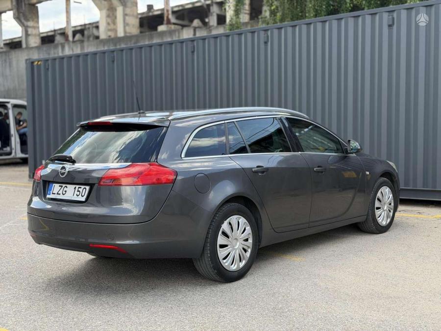 Grey Opel Insignia 2011 in Vilnius, with an engine capacity of 1.96 L and mileage of 247 thousand km for 2450 €, photo 6 on AUTOMOTO.COM.LV